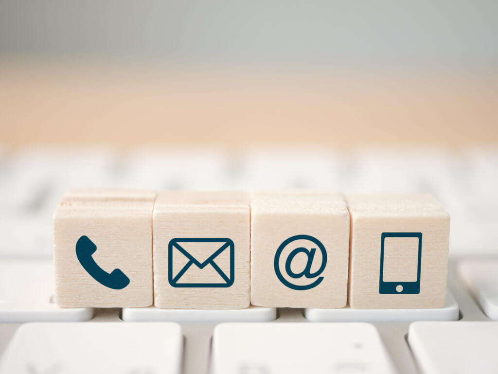 Differences Between an SMS Contact Center and a Call Center